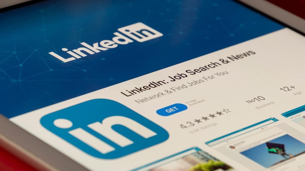 LinkedIn Co-Founder on Why US Firms Struggle with AI Productivity