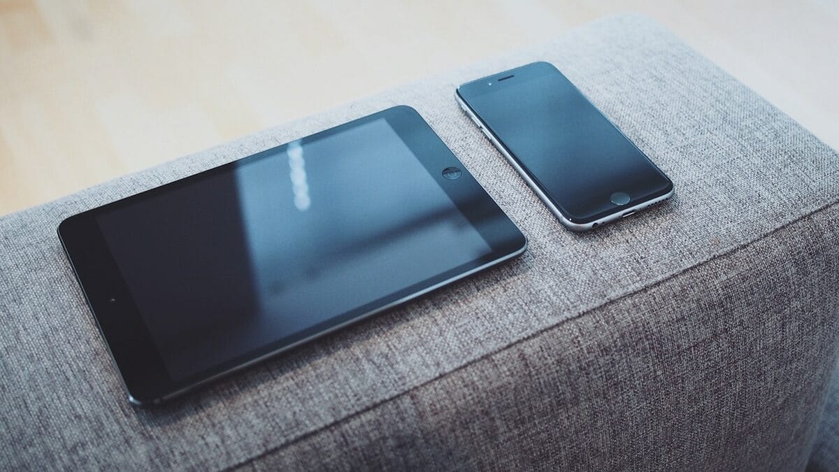 Tablet vs Smartphone: Which One is Better? Let's Find Out!