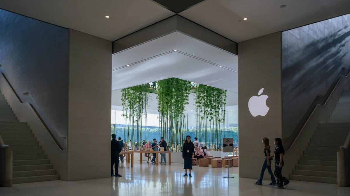 Apple to Launch 2028 Four-Edge OLED iPhone with New Tech